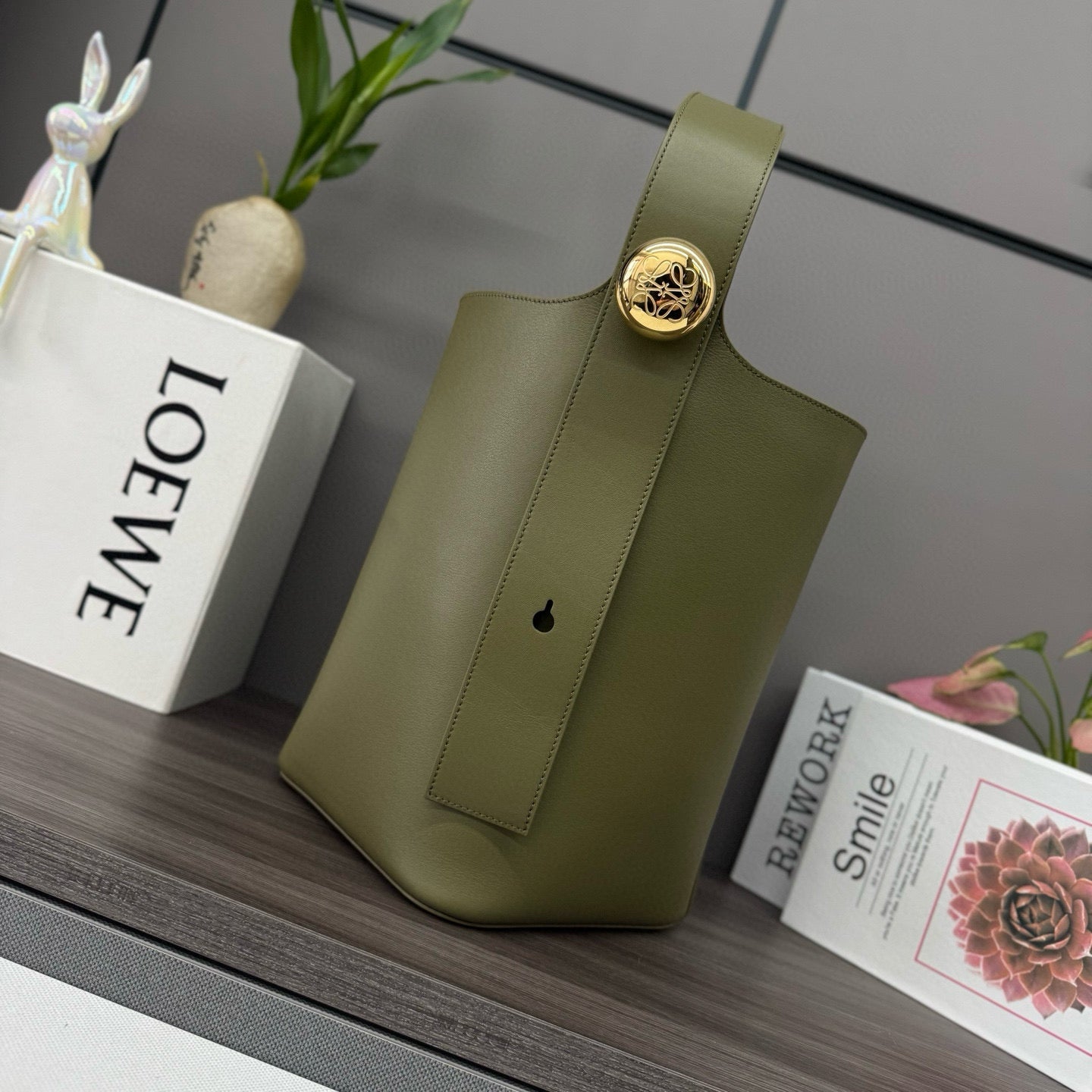 Loewe Pebble Bucket – Ant_Luxury